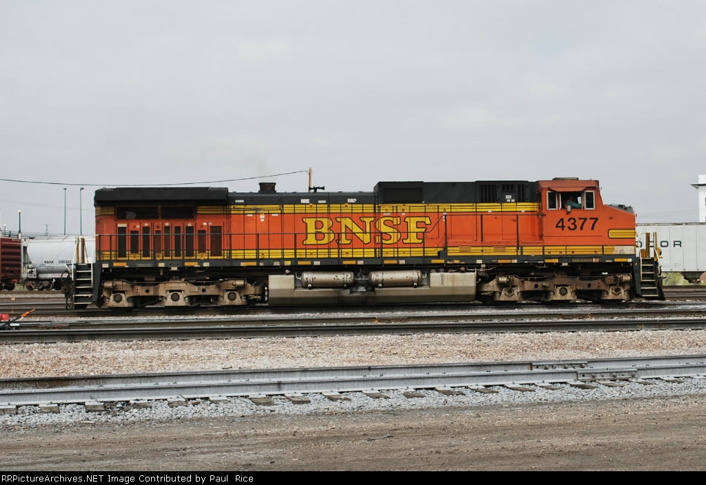 BNSF 4377